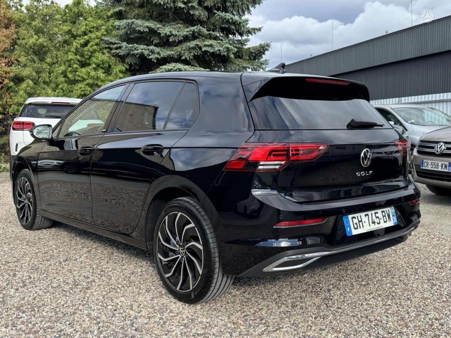 Black Volkswagen Golf 2022 in Kaunas, with an engine capacity of 2.00 L and mileage of 250 thousand km for 13999 €, photo 1 on AUTOMOTO.COM.LV