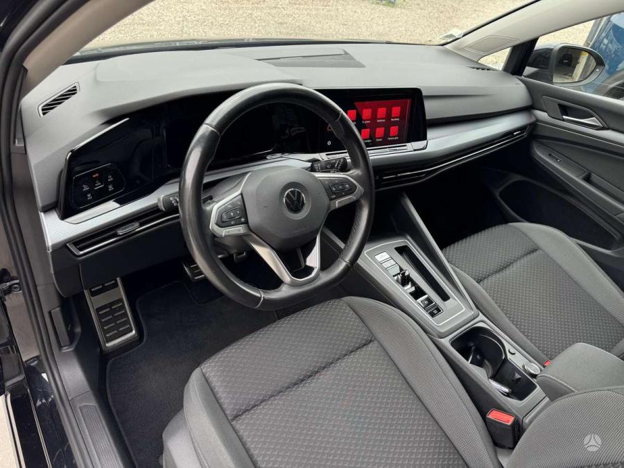 Black Volkswagen Golf 2022 in Kaunas, with an engine capacity of 2.00 L and mileage of 250 thousand km for 13999 €, photo 8 on AUTOMOTO.COM.LV