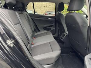 Black Volkswagen Golf 2022 in Kaunas, with an engine capacity of 2.00 L and mileage of 250 thousand km for 13999 €, photo 12 on AUTOMOTO.COM.LV