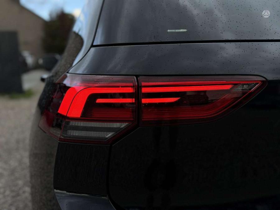 Black Volkswagen Golf 2022 in Kaunas, with an engine capacity of 2.00 L and mileage of 250 thousand km for 13999 €, photo 22 on AUTOMOTO.COM.LV