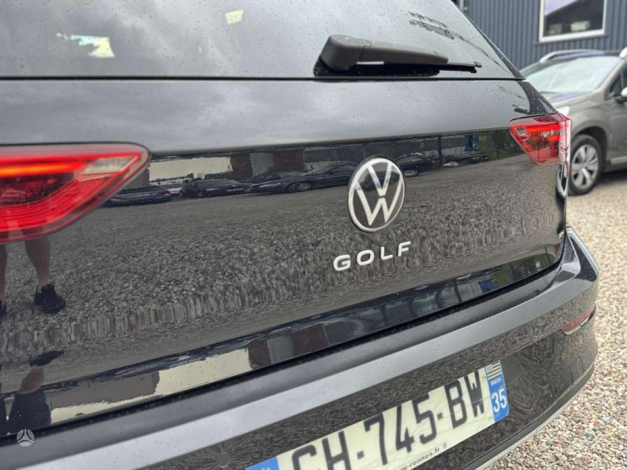 Black Volkswagen Golf 2022 in Kaunas, with an engine capacity of 2.00 L and mileage of 250 thousand km for 13999 €, photo 23 on AUTOMOTO.COM.LV