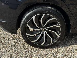 Black Volkswagen Golf 2022 in Kaunas, with an engine capacity of 2.00 L and mileage of 250 thousand km for 13999 €, photo 29 on AUTOMOTO.COM.LV