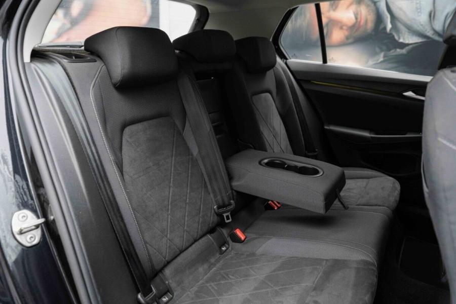 Melns Volkswagen Golf 2022 Peetri, ar dzinēja tilpumu 1.40 L un nobraukumu 22 tūkst. km par 24800 €, foto 10 vietnē AUTOMOTO.COM.LV