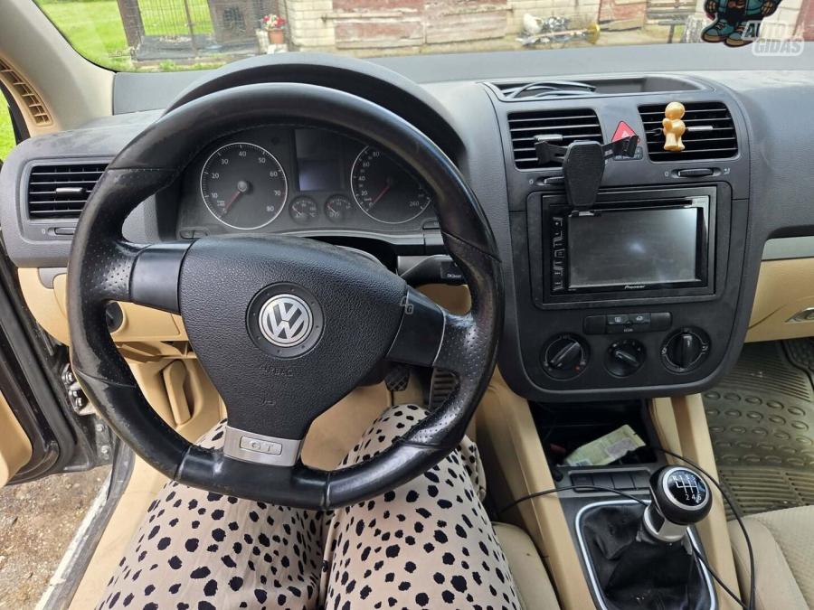 Black Volkswagen Golf 2022 in Birzai, with an engine capacity of 2.00 L and mileage of 365 thousand km for 1000 €, photo 5 on AUTOMOTO.COM.LV