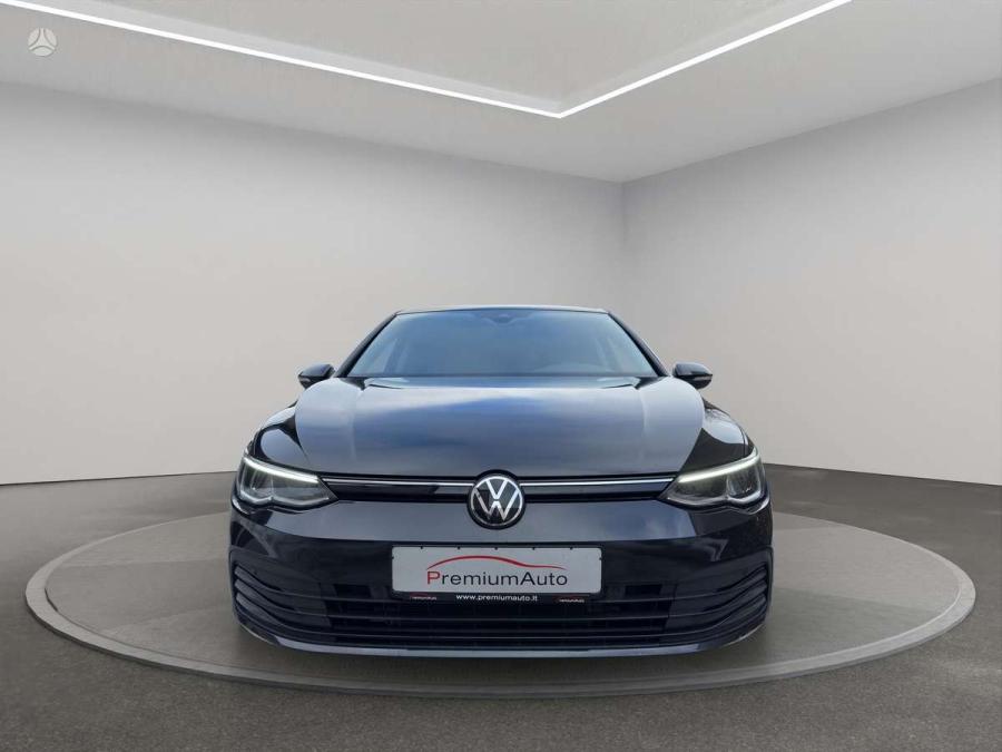 Melns Volkswagen Golf 2022 Viļņa, ar dzinēja tilpumu 1.50 L un nobraukumu 92 tūkst. km par 15500 €, foto 3 vietnē AUTOMOTO.COM.LV