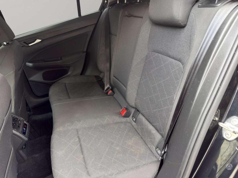 Melns Volkswagen Golf 2022 Viļņa, ar dzinēja tilpumu 1.50 L un nobraukumu 92 tūkst. km par 15500 €, foto 13 vietnē AUTOMOTO.COM.LV