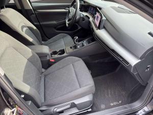 Melns Volkswagen Golf 2022 Viļņa, ar dzinēja tilpumu 1.50 L un nobraukumu 92 tūkst. km par 15500 €, foto 18 vietnē AUTOMOTO.COM.LV