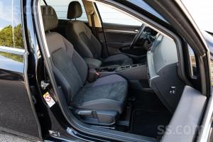 Black Volkswagen Golf 2022 in Riga, with an engine capacity of 1.50 L and mileage of 100 thousand km for 19950 €, photo 8 on AUTOMOTO.COM.LV