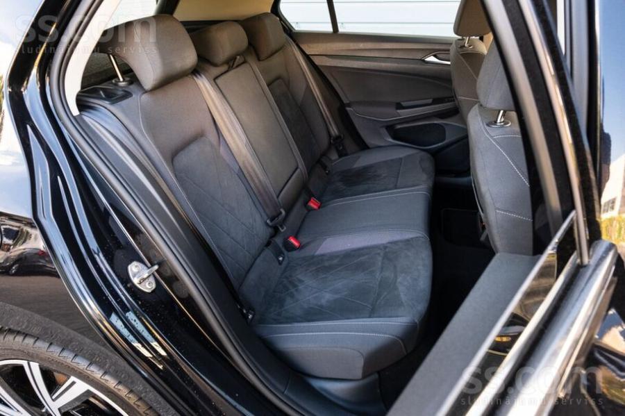 Black Volkswagen Golf 2022 in Riga, with an engine capacity of 1.50 L and mileage of 100 thousand km for 19950 €, photo 9 on AUTOMOTO.COM.LV