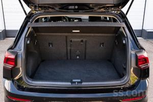 Black Volkswagen Golf 2022 in Riga, with an engine capacity of 1.50 L and mileage of 100 thousand km for 19950 €, photo 21 on AUTOMOTO.COM.LV
