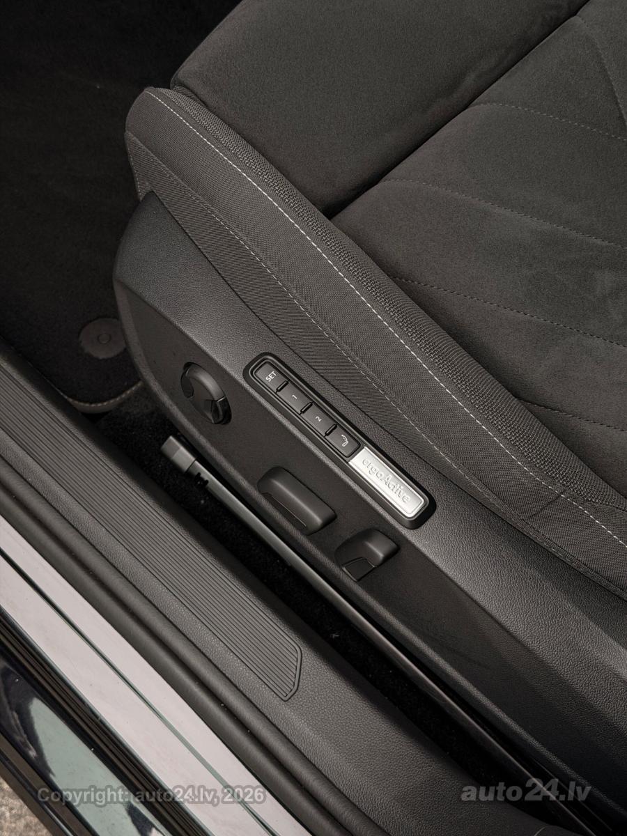 Black Volkswagen Golf 2022 in Tallinn, with an engine capacity of 2.00 L and mileage of 191 thousand km for 16490 €, photo 13 on AUTOMOTO.COM.LV