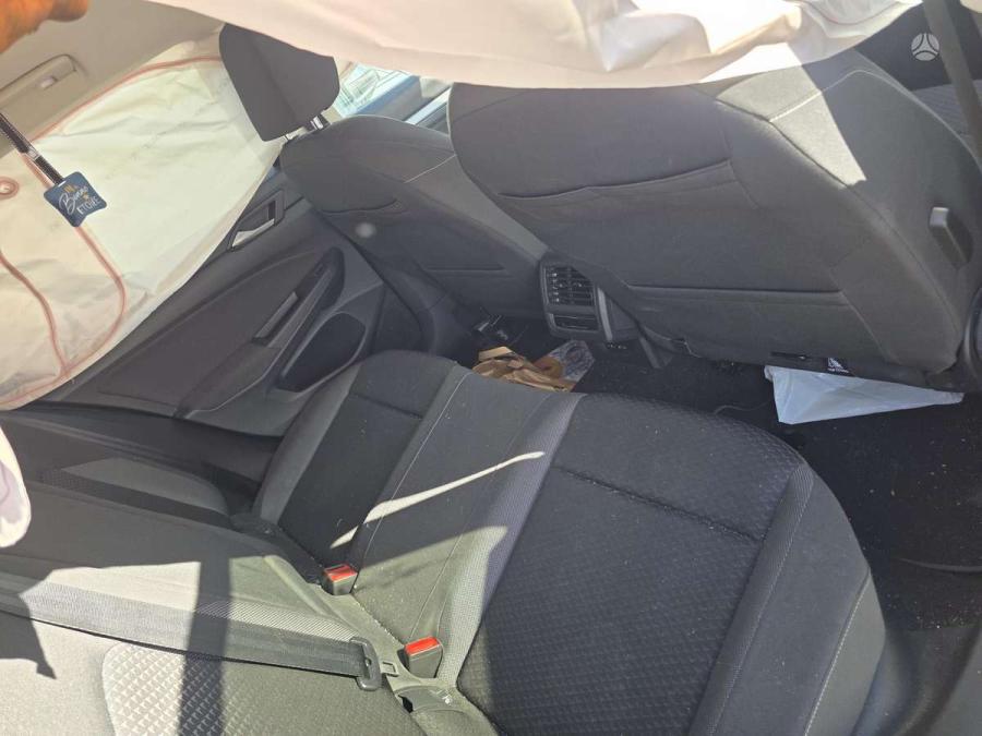 Black Volkswagen Golf 2022 in Taurage, with an engine capacity of 1.00 L and mileage of 53 thousand km for 9250 €, photo 7 on AUTOMOTO.COM.LV