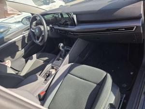 Black Volkswagen Golf 2022 in Taurage, with an engine capacity of 1.00 L and mileage of 53 thousand km for 9250 €, photo 8 on AUTOMOTO.COM.LV