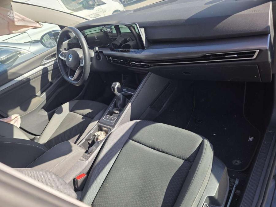Black Volkswagen Golf 2022 in Taurage, with an engine capacity of 1.00 L and mileage of 53 thousand km for 9250 €, photo 8 on AUTOMOTO.COM.LV