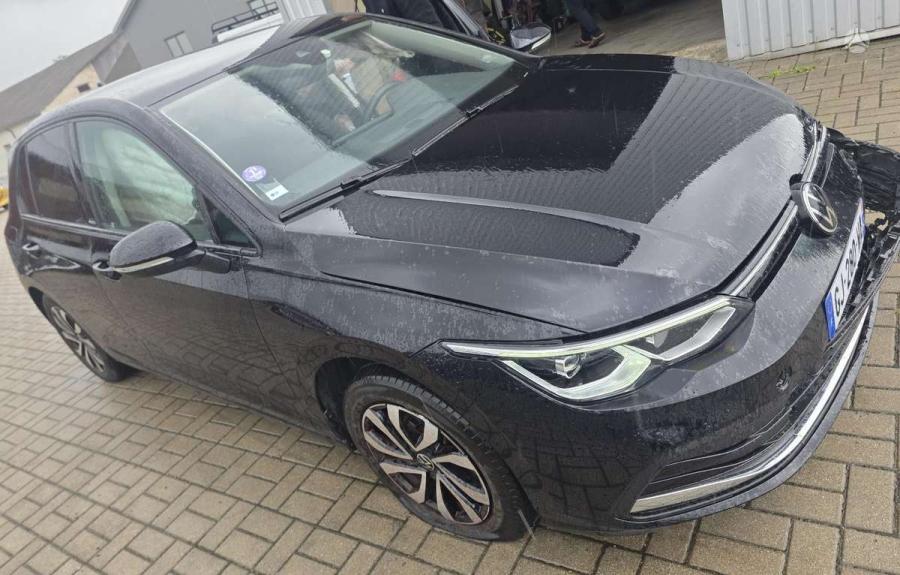 Black Volkswagen Golf 2022 in Taurage, with an engine capacity of 1.00 L and mileage of 53 thousand km for 9250 €, photo 11 on AUTOMOTO.COM.LV