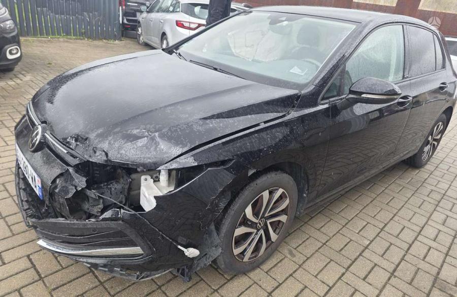 Black Volkswagen Golf 2022 in Taurage, with an engine capacity of 1.00 L and mileage of 53 thousand km for 9250 €, photo 19 on AUTOMOTO.COM.LV