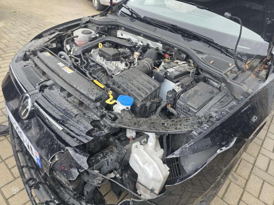 Black Volkswagen Golf 2022 in Taurage, with an engine capacity of 1.00 L and mileage of 53 thousand km for 9250 €, photo 20 on AUTOMOTO.COM.LV
