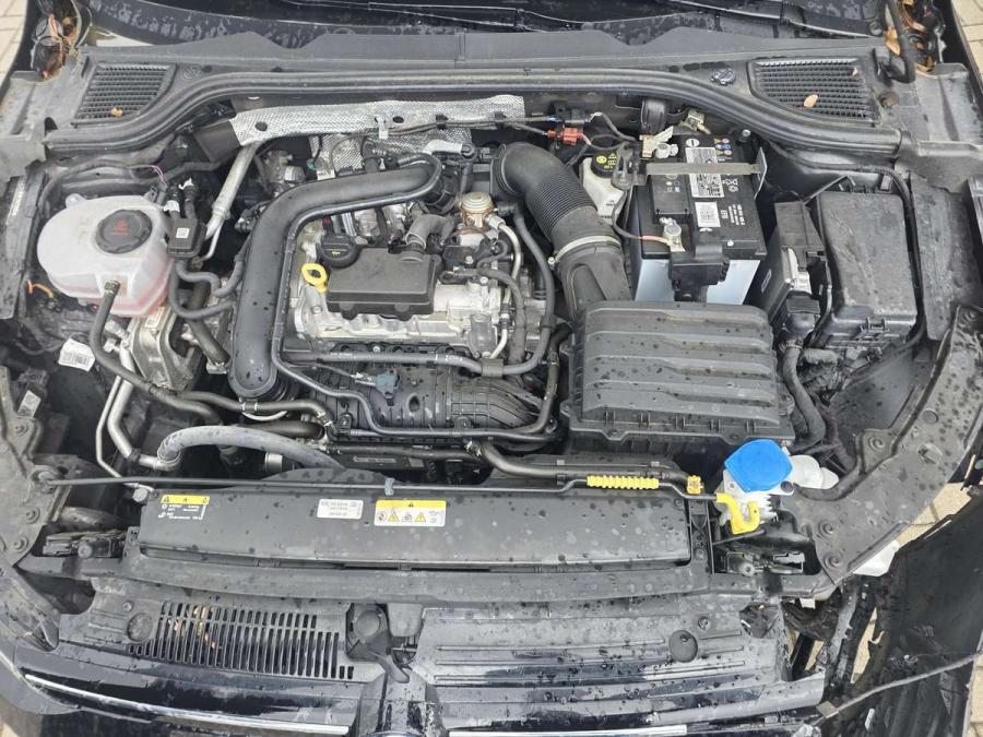 Black Volkswagen Golf 2022 in Taurage, with an engine capacity of 1.00 L and mileage of 53 thousand km for 9250 €, photo 22 on AUTOMOTO.COM.LV