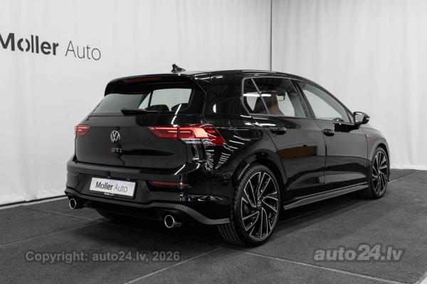 Melns Volkswagen Golf 2023 Tallina, ar dzinēja tilpumu 2.00 L un nobraukumu 10 tūkst. km par 31900 €, foto 4 vietnē AUTOMOTO.COM.LV
