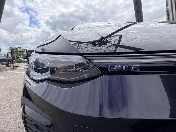 Melns Volkswagen Golf 2023 Viļņa, ar dzinēja tilpumu 1.40 L un nobraukumu 115 tūkst. km par 19600 €, foto 2 vietnē AUTOMOTO.COM.LV