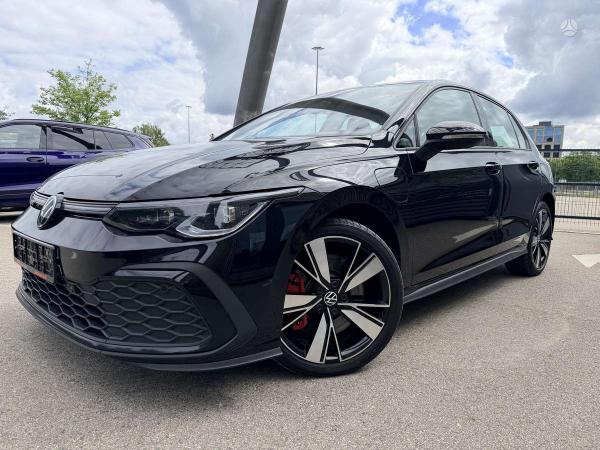 Melns Volkswagen Golf 2023 Viļņa, ar dzinēja tilpumu 1.40 L un nobraukumu 115 tūkst. km par 19600 €, foto 1 vietnē AUTOMOTO.COM.LV