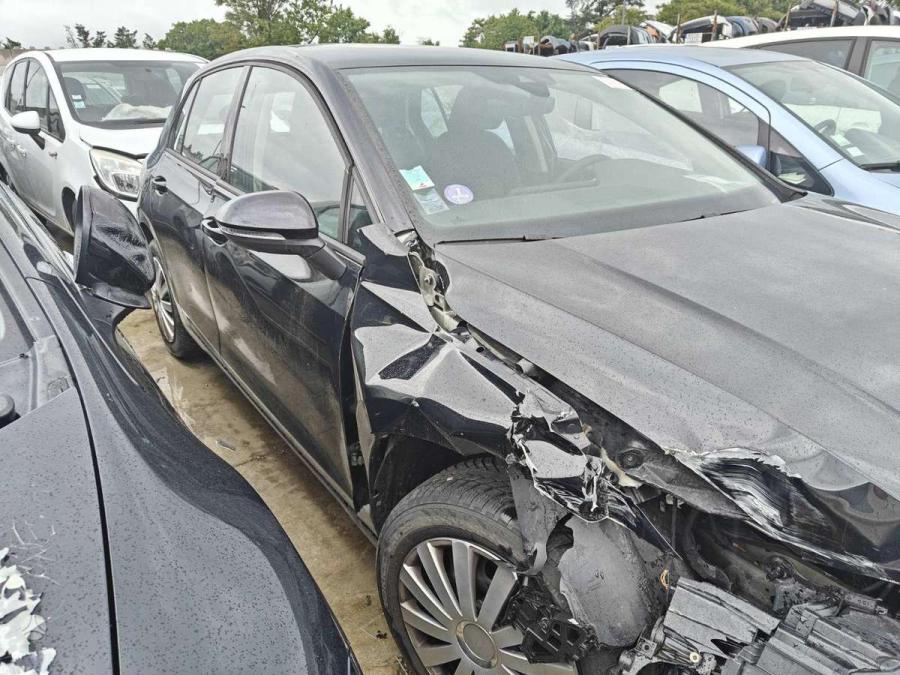 Melns Volkswagen Golf 2023 Anykščiai, ar dzinēja tilpumu 1.00 L un nobraukumu 24 tūkst. km par 10899 €, foto 4 vietnē AUTOMOTO.COM.LV