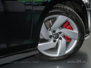 Melns Volkswagen Golf 2023 Tallina, ar dzinēja tilpumu 2.00 L un nobraukumu 25 tūkst. km par 29990 €, foto 5 vietnē AUTOMOTO.COM.LV
