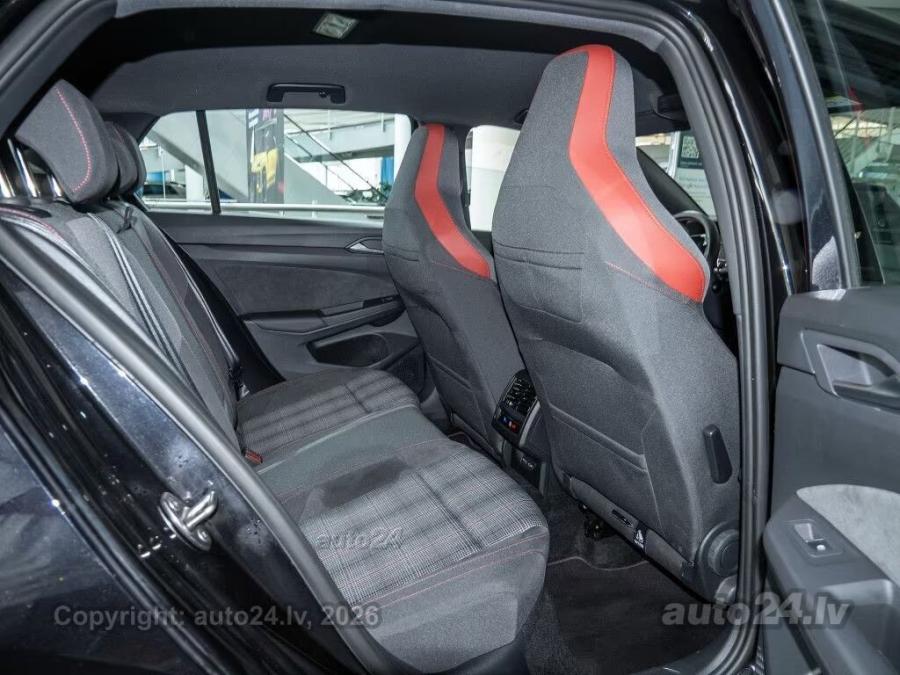 Melns Volkswagen Golf 2023 Tallina, ar dzinēja tilpumu 2.00 L un nobraukumu 25 tūkst. km par 29990 €, foto 7 vietnē AUTOMOTO.COM.LV