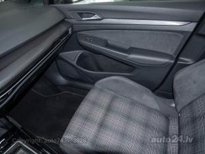 Melns Volkswagen Golf 2023 Tallina, ar dzinēja tilpumu 2.00 L un nobraukumu 25 tūkst. km par 29990 €, foto 8 vietnē AUTOMOTO.COM.LV