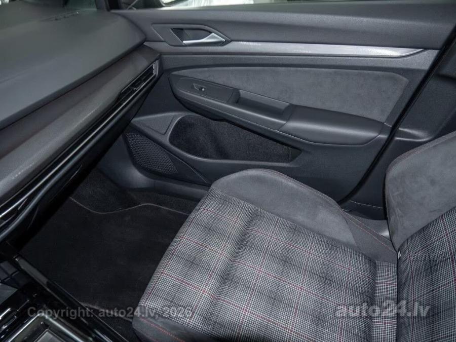 Melns Volkswagen Golf 2023 Tallina, ar dzinēja tilpumu 2.00 L un nobraukumu 25 tūkst. km par 29990 €, foto 8 vietnē AUTOMOTO.COM.LV