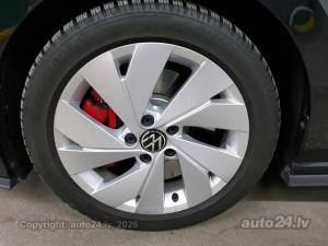 Melns Volkswagen Golf 2023 Tallina, ar dzinēja tilpumu 2.00 L un nobraukumu 25 tūkst. km par 29990 €, foto 12 vietnē AUTOMOTO.COM.LV