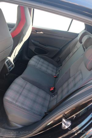 Melns Volkswagen Golf 2023 Tallina, ar dzinēja tilpumu 2.00 L un nobraukumu 25 tūkst. km par 29990 €, foto 19 vietnē AUTOMOTO.COM.LV