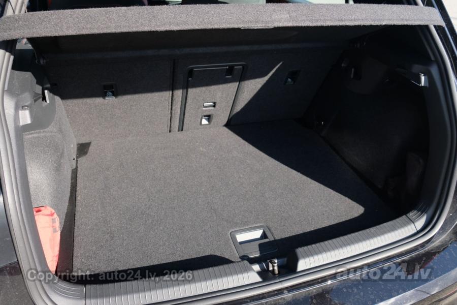 Melns Volkswagen Golf 2023 Tallina, ar dzinēja tilpumu 2.00 L un nobraukumu 25 tūkst. km par 29990 €, foto 21 vietnē AUTOMOTO.COM.LV