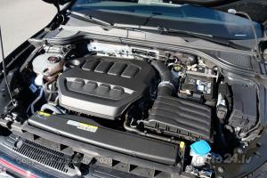 Melns Volkswagen Golf 2023 Tallina, ar dzinēja tilpumu 2.00 L un nobraukumu 25 tūkst. km par 29990 €, foto 22 vietnē AUTOMOTO.COM.LV