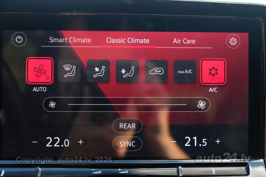 Melns Volkswagen Golf 2023 Tallina, ar dzinēja tilpumu 2.00 L un nobraukumu 25 tūkst. km par 29990 €, foto 27 vietnē AUTOMOTO.COM.LV