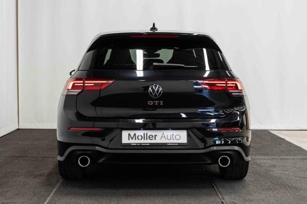 Melns Volkswagen Golf 2023 Tallina, ar dzinēja tilpumu 2.00 L un nobraukumu 60 tūkst. km par 29900 €, foto 6 vietnē AUTOMOTO.COM.LV