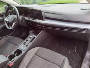 Melns Volkswagen Golf 2023 Kauņa, ar dzinēja tilpumu 1.00 L un nobraukumu 76 tūkst. km par 8800 €, foto 5 vietnē AUTOMOTO.COM.LV
