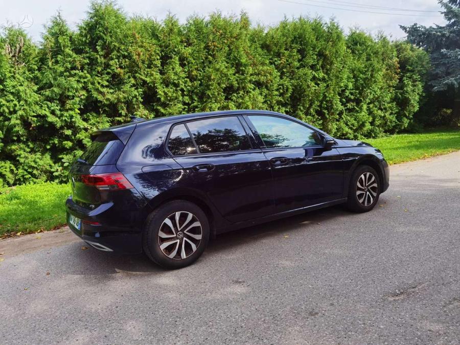 Melns Volkswagen Golf 2023 Kauņa, ar dzinēja tilpumu 1.00 L un nobraukumu 76 tūkst. km par 8800 €, foto 23 vietnē AUTOMOTO.COM.LV