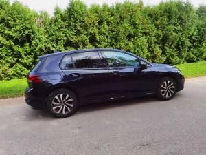 Melns Volkswagen Golf 2023 Kauņa, ar dzinēja tilpumu 1.00 L un nobraukumu 76 tūkst. km par 8800 €, foto 24 vietnē AUTOMOTO.COM.LV