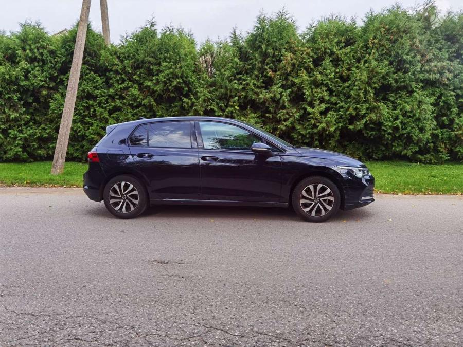 Melns Volkswagen Golf 2023 Kauņa, ar dzinēja tilpumu 1.00 L un nobraukumu 76 tūkst. km par 8800 €, foto 27 vietnē AUTOMOTO.COM.LV