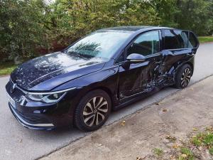 Melns Volkswagen Golf 2023 Kauņa, ar dzinēja tilpumu 1.00 L un nobraukumu 76 tūkst. km par 8800 €, foto 33 vietnē AUTOMOTO.COM.LV