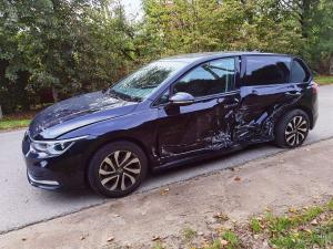 Melns Volkswagen Golf 2023 Kauņa, ar dzinēja tilpumu 1.00 L un nobraukumu 76 tūkst. km par 8800 €, foto 34 vietnē AUTOMOTO.COM.LV