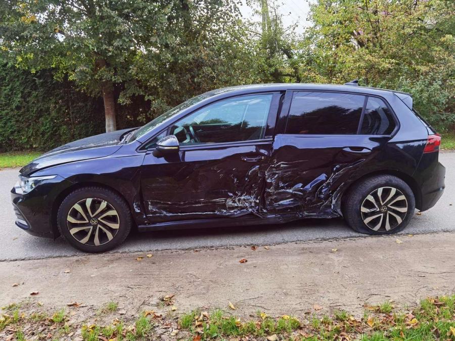 Melns Volkswagen Golf 2023 Kauņa, ar dzinēja tilpumu 1.00 L un nobraukumu 76 tūkst. km par 8800 €, foto 35 vietnē AUTOMOTO.COM.LV