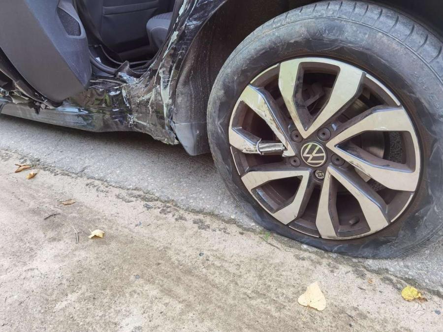 Melns Volkswagen Golf 2023 Kauņa, ar dzinēja tilpumu 1.00 L un nobraukumu 76 tūkst. km par 8800 €, foto 40 vietnē AUTOMOTO.COM.LV