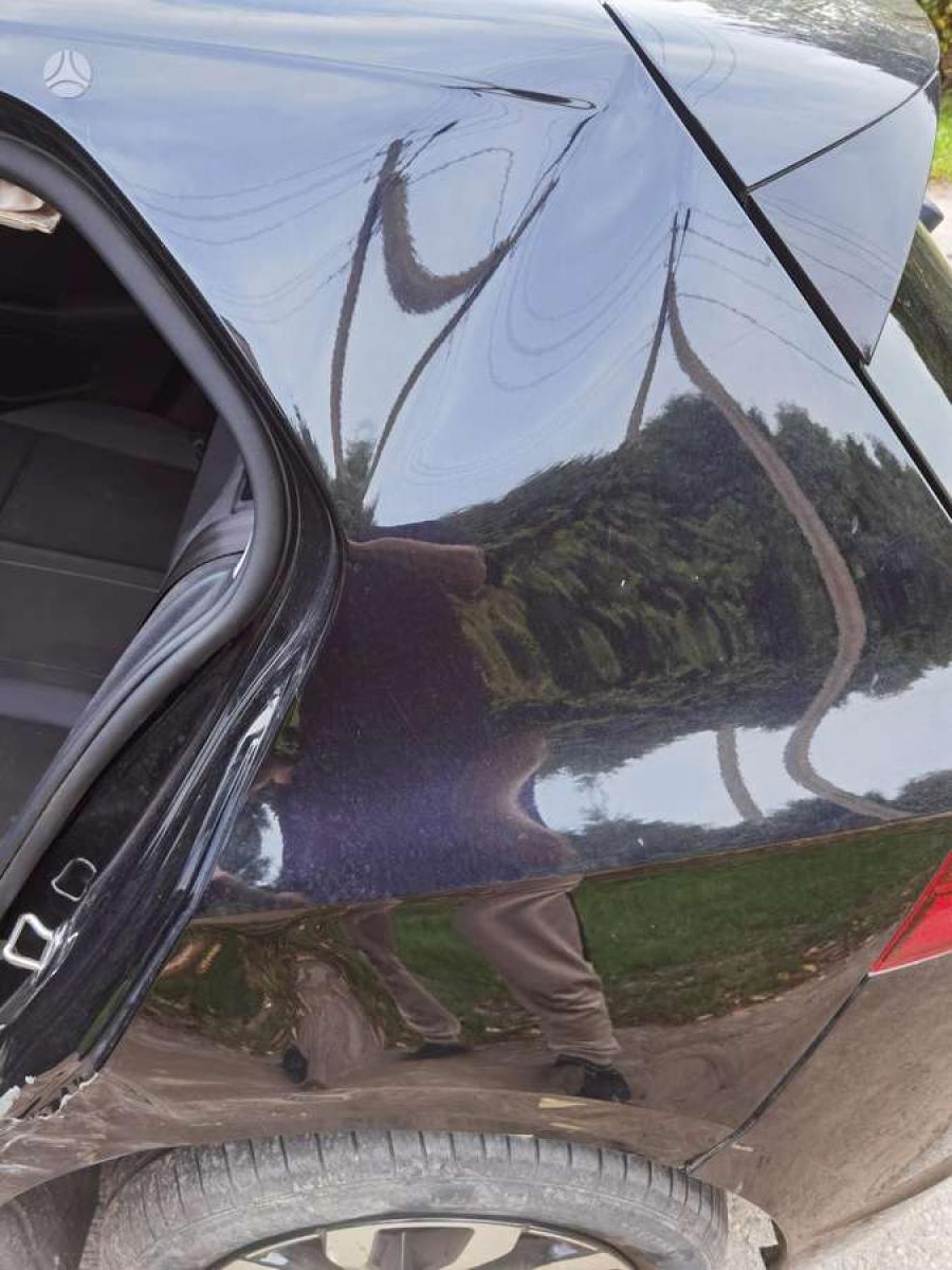 Melns Volkswagen Golf 2023 Kauņa, ar dzinēja tilpumu 1.00 L un nobraukumu 76 tūkst. km par 8800 €, foto 42 vietnē AUTOMOTO.COM.LV
