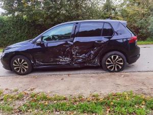 Melns Volkswagen Golf 2023 Kauņa, ar dzinēja tilpumu 1.00 L un nobraukumu 76 tūkst. km par 8800 €, foto 46 vietnē AUTOMOTO.COM.LV