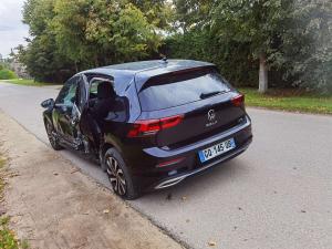 Melns Volkswagen Golf 2023 Kauņa, ar dzinēja tilpumu 1.00 L un nobraukumu 76 tūkst. km par 8800 €, foto 47 vietnē AUTOMOTO.COM.LV