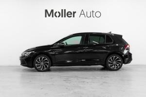 Black Volkswagen Golf 2023 in Vilnius, with an engine capacity of 1.50 L and mileage of 120 thousand km for 18900 €, photo 3 on AUTOMOTO.COM.LV