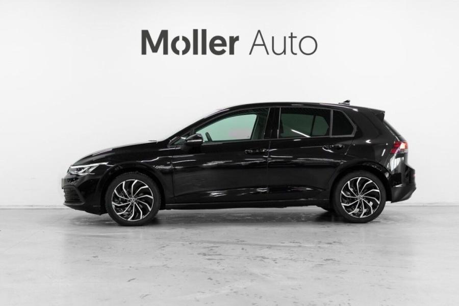 Black Volkswagen Golf 2023 in Vilnius, with an engine capacity of 1.50 L and mileage of 120 thousand km for 18900 €, photo 3 on AUTOMOTO.COM.LV