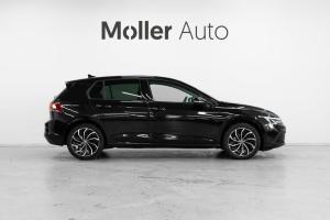 Black Volkswagen Golf 2023 in Vilnius, with an engine capacity of 1.50 L and mileage of 120 thousand km for 18900 €, photo 5 on AUTOMOTO.COM.LV